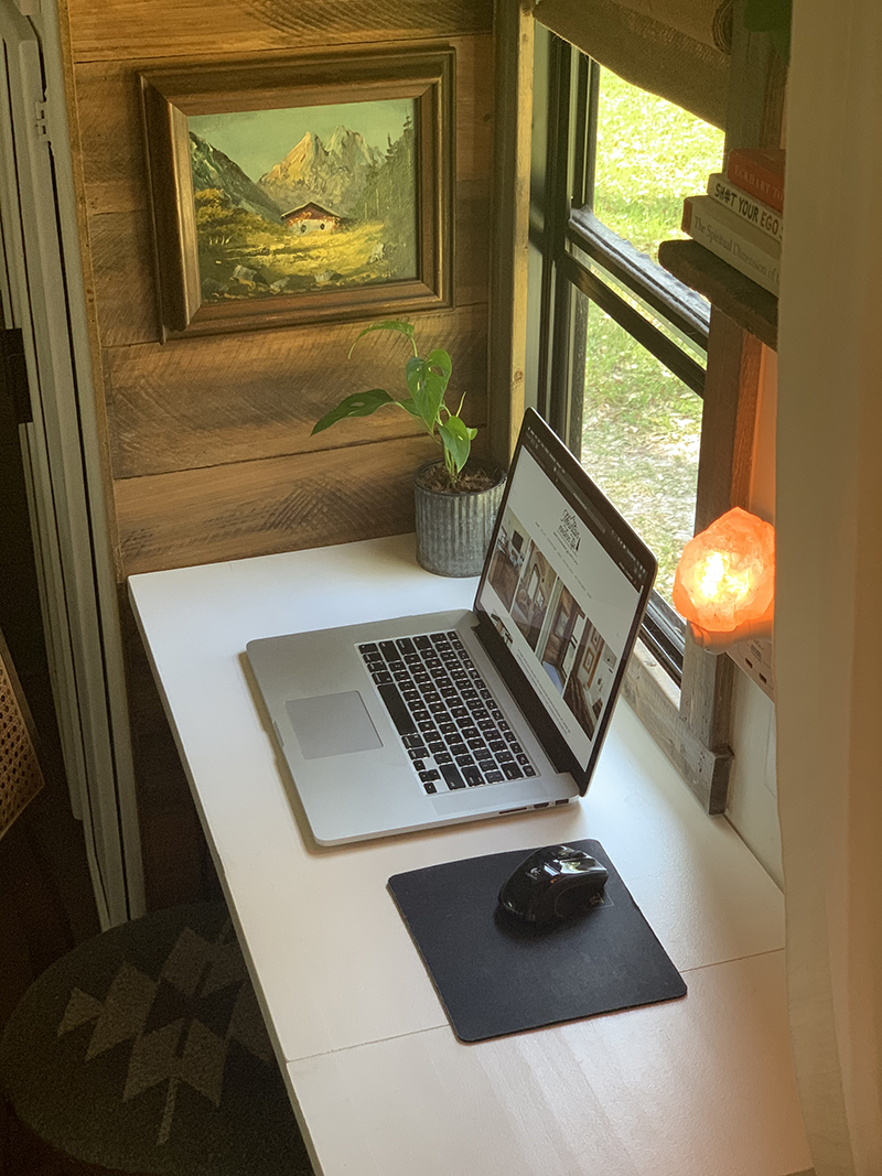 diy-rv-desk-in-bedroom-mountainmodernlife.com | Mountain Modern Life